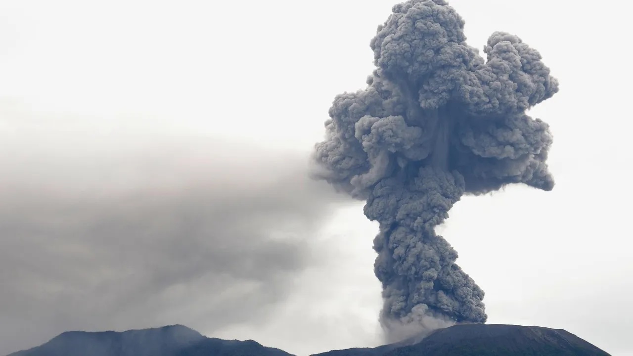 Massive Volcanic Eruption of the Marapi Volcano in West Sumatra ...